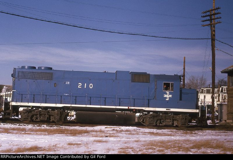 B&M 210(GP38-2)
